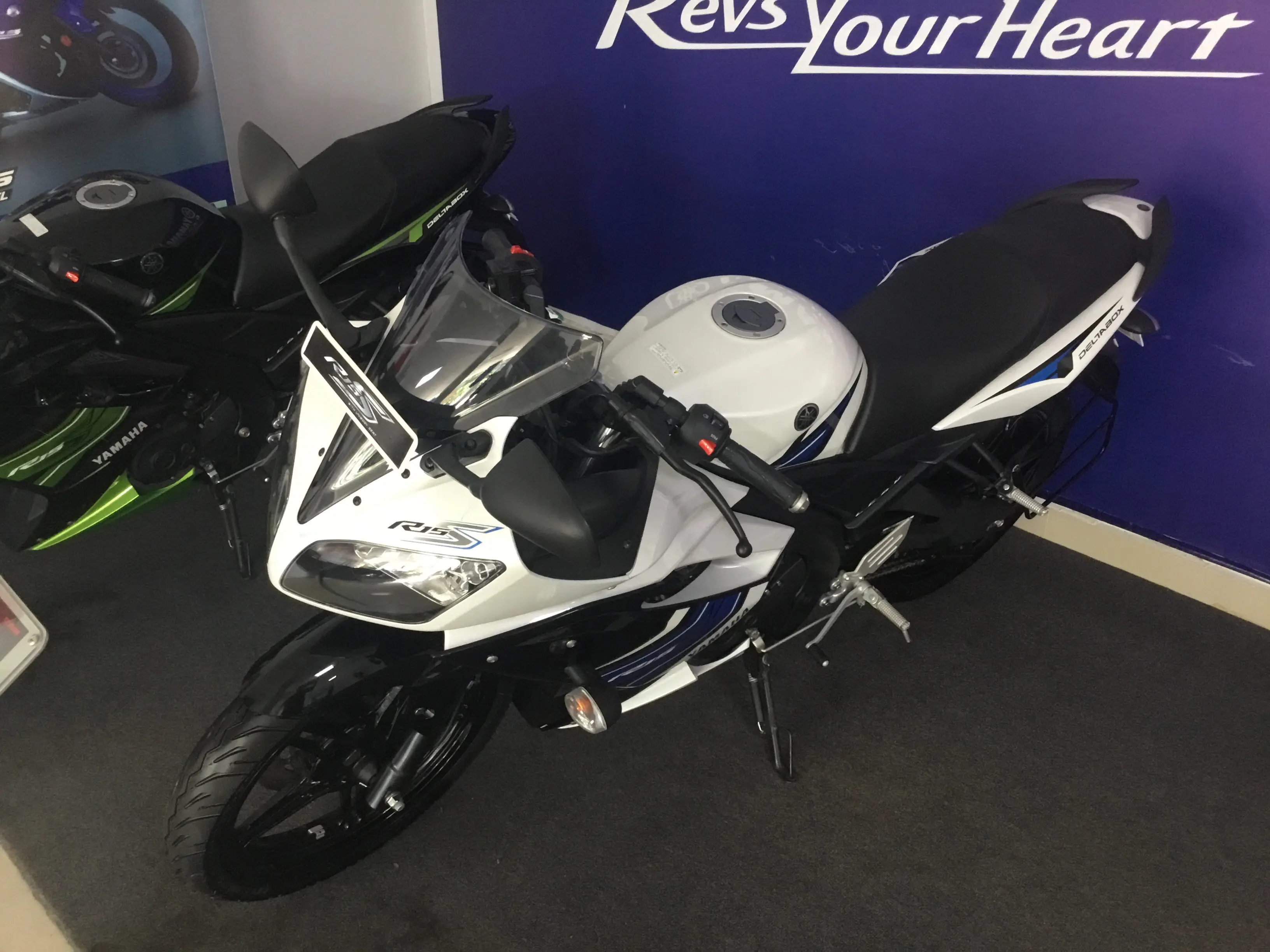 Yamaha R15 S - George Maijo Yamaha - Yamaha Kottayam showroom - Kottayam